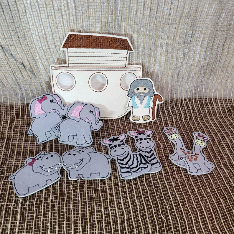 Noah's Ark Finger Puppets - Christian Finger Puppet Play - Noah's Ark ...