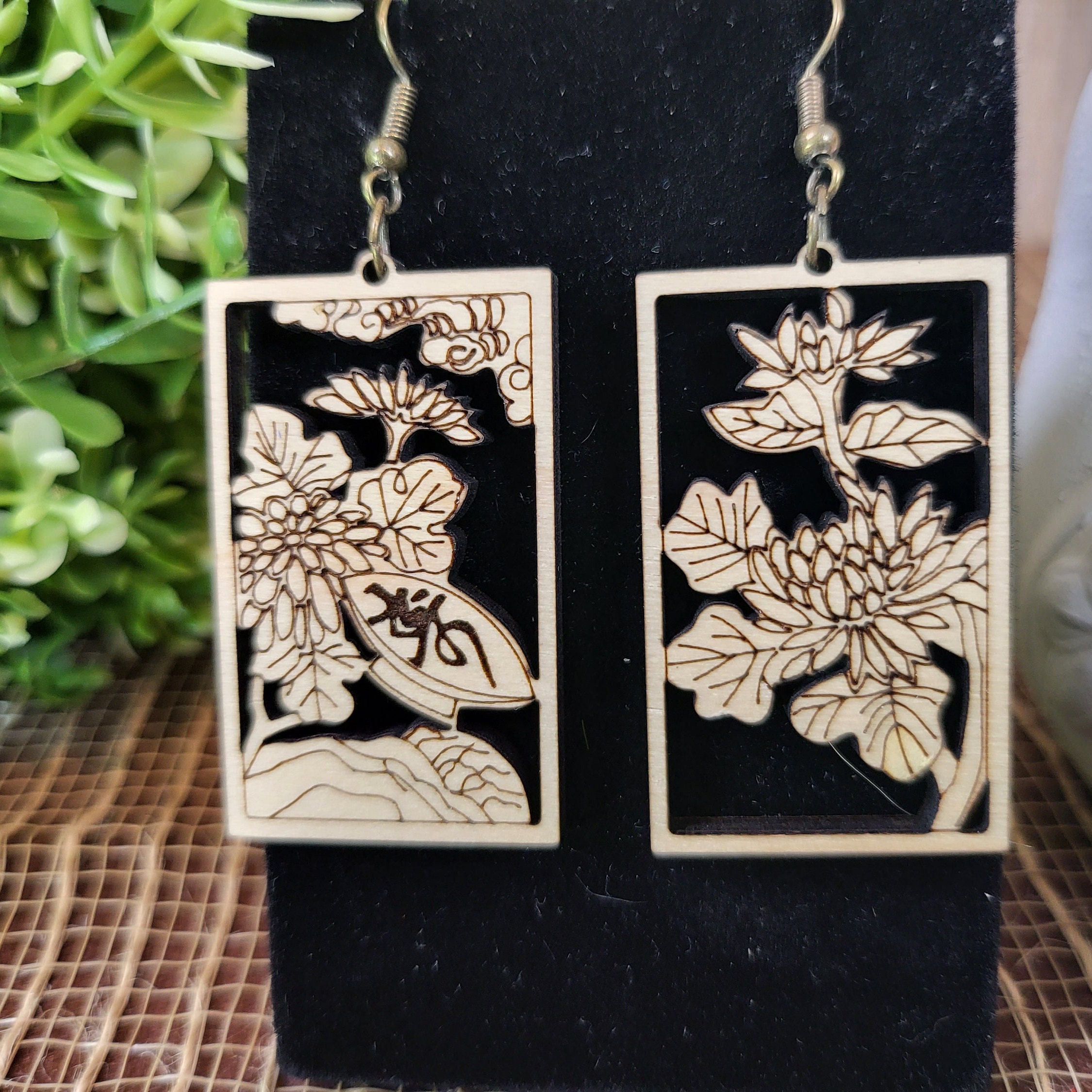 Hanafuda-style Earrings "september 1" Designed off of a Card Game From ...