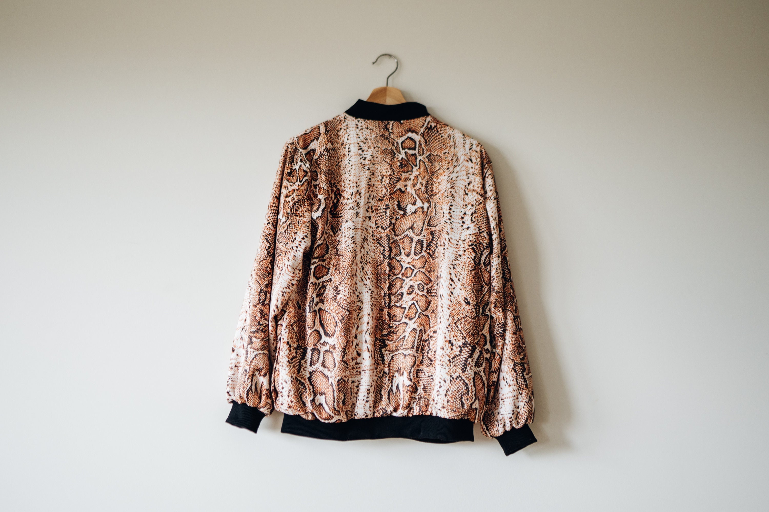 Handmade Bomber. Casaco Bomber Feito à Mão. Slowfashion. Sustainable ...