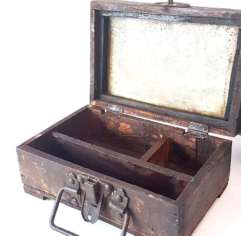 Antique Barber Box With Vintage Framed Oleograph Print Box Cover ...