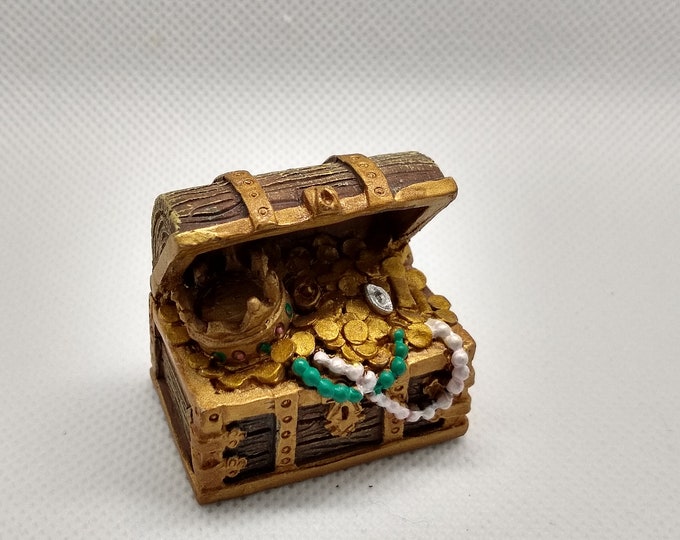 Little Treasure Chest With Crown Gold for Christmas Manger Wise Men ...