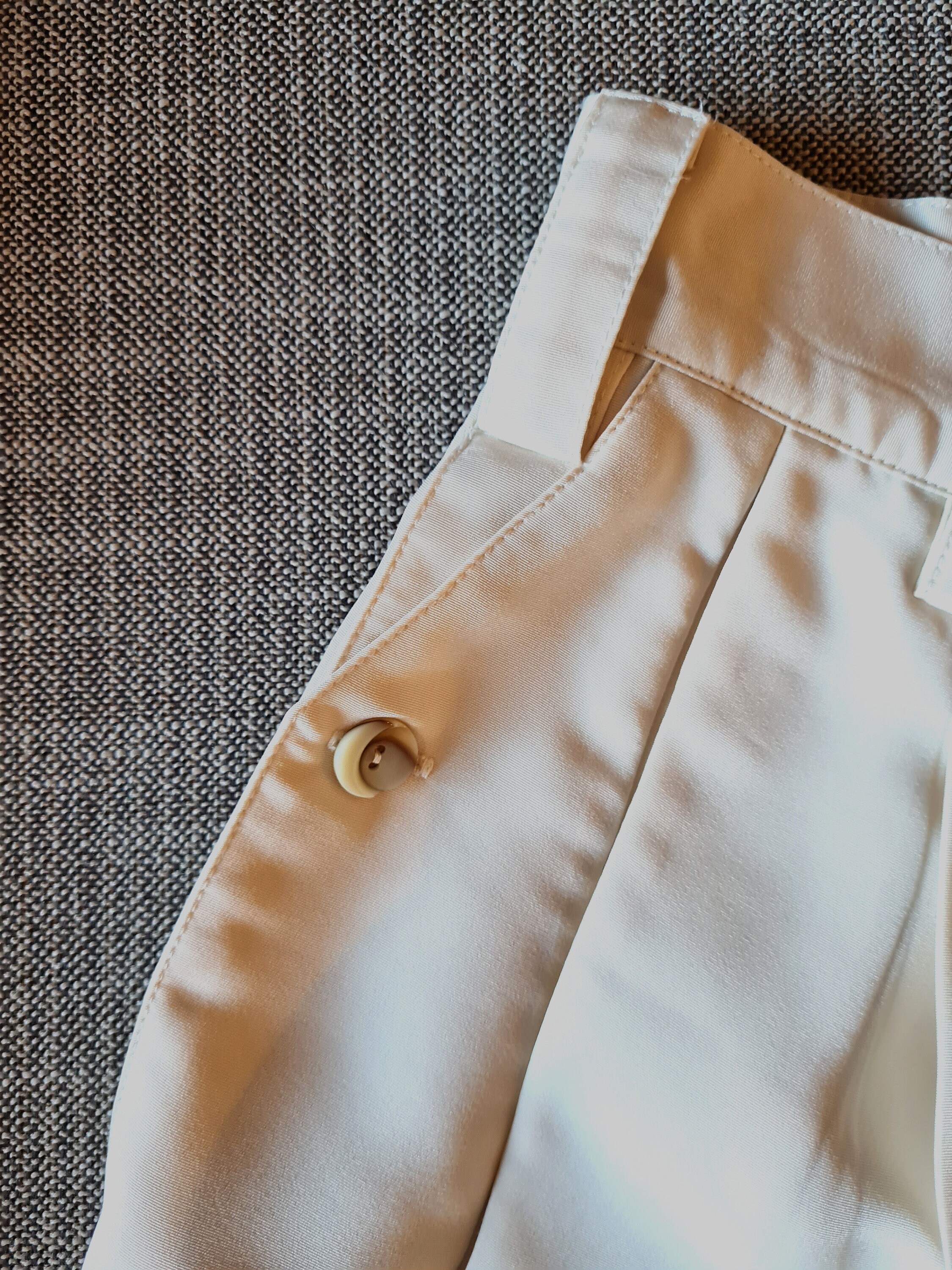 80's Cream Pleat Front Button Detailed Trousers With Turnback Cuff ...