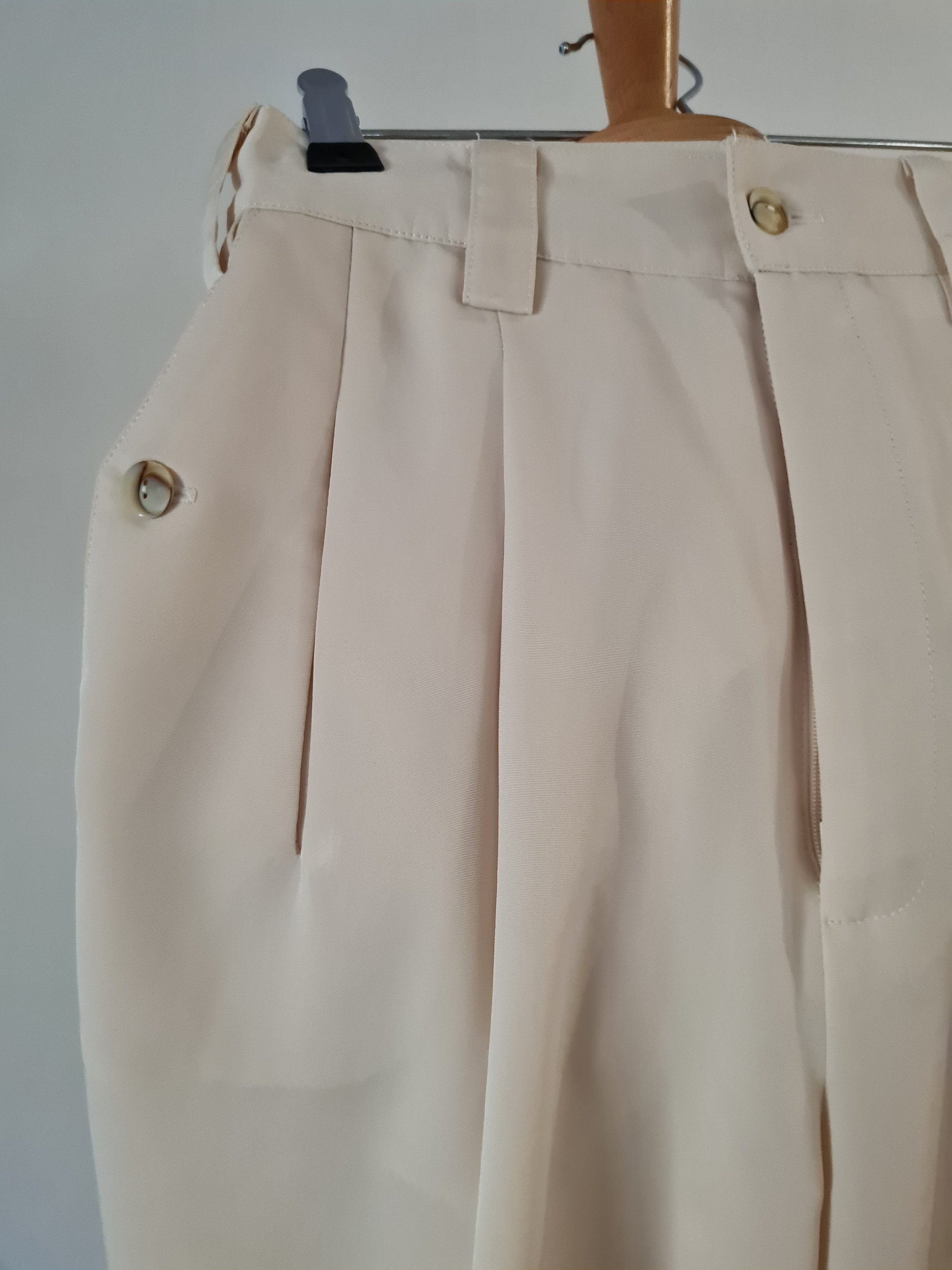 80's Cream Pleat Front Button Detailed Trousers With Turnback Cuff ...