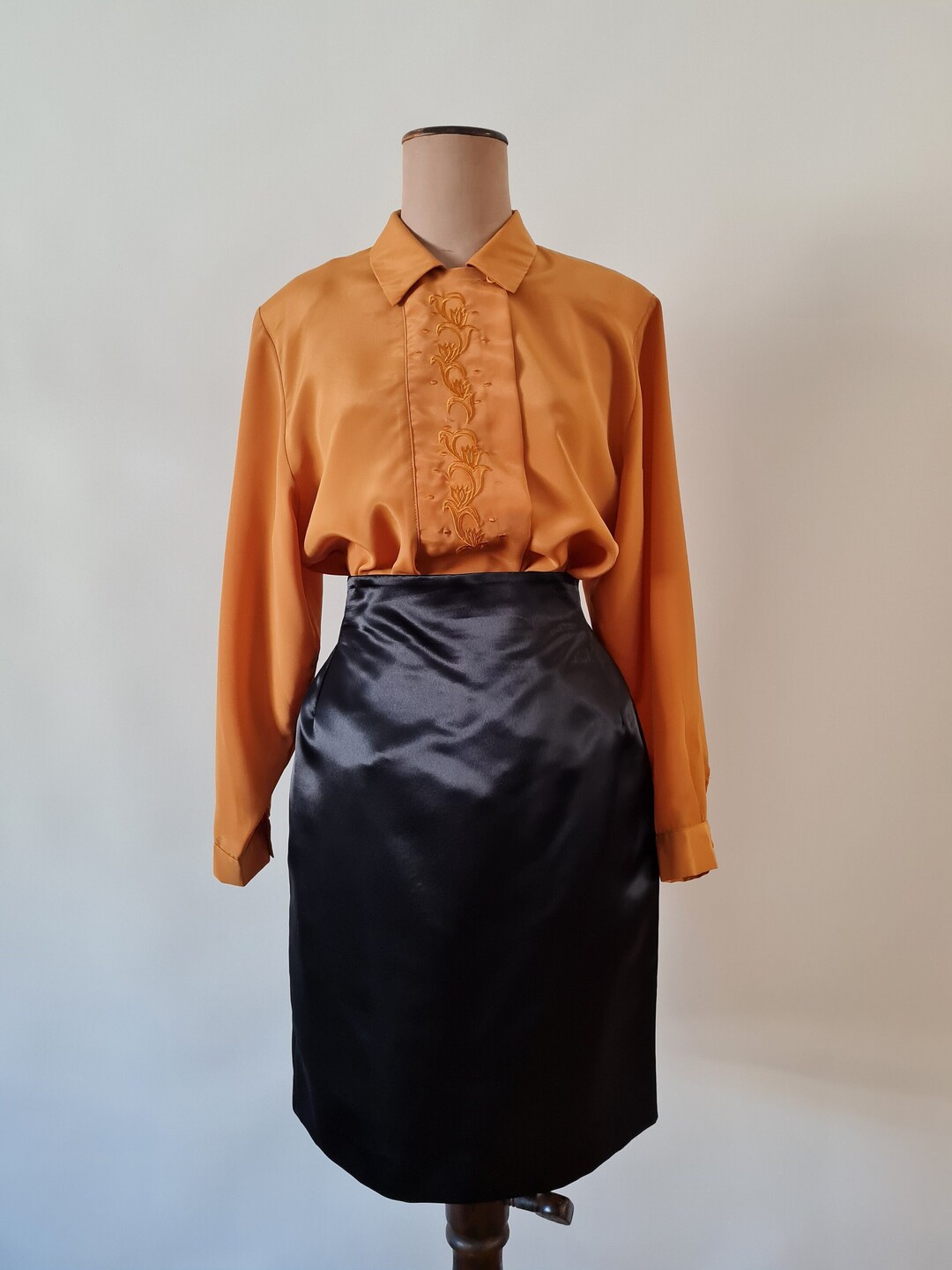 Thornton Hall NZ Black Slim Satin Knee Length Skirt PM, Prom, Size 12 ...