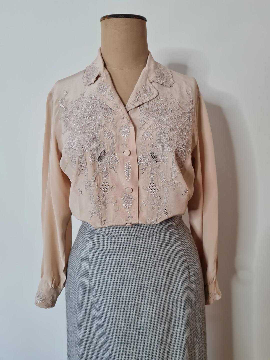80's Pale Latte Hand Embroidered Pure Silk L/sleeved Blouse With Floral ...