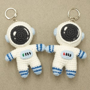 Amigurumi PATTERN Spaceman Crochet Keychain Pattern Astronaut Toy ...