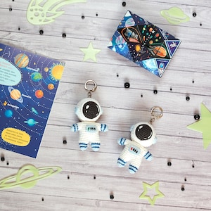 Amigurumi PATTERN Spaceman Crochet Keychain Pattern Astronaut Toy ...