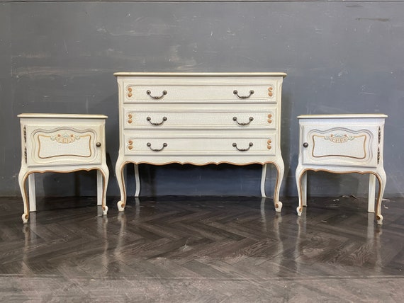 Chest of drawers and matching bedside tables store