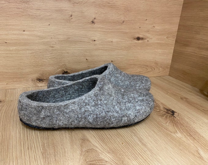 Felted Wool Moo Red Slippers: Handmade Unisex Slip-ons - Etsy Canada