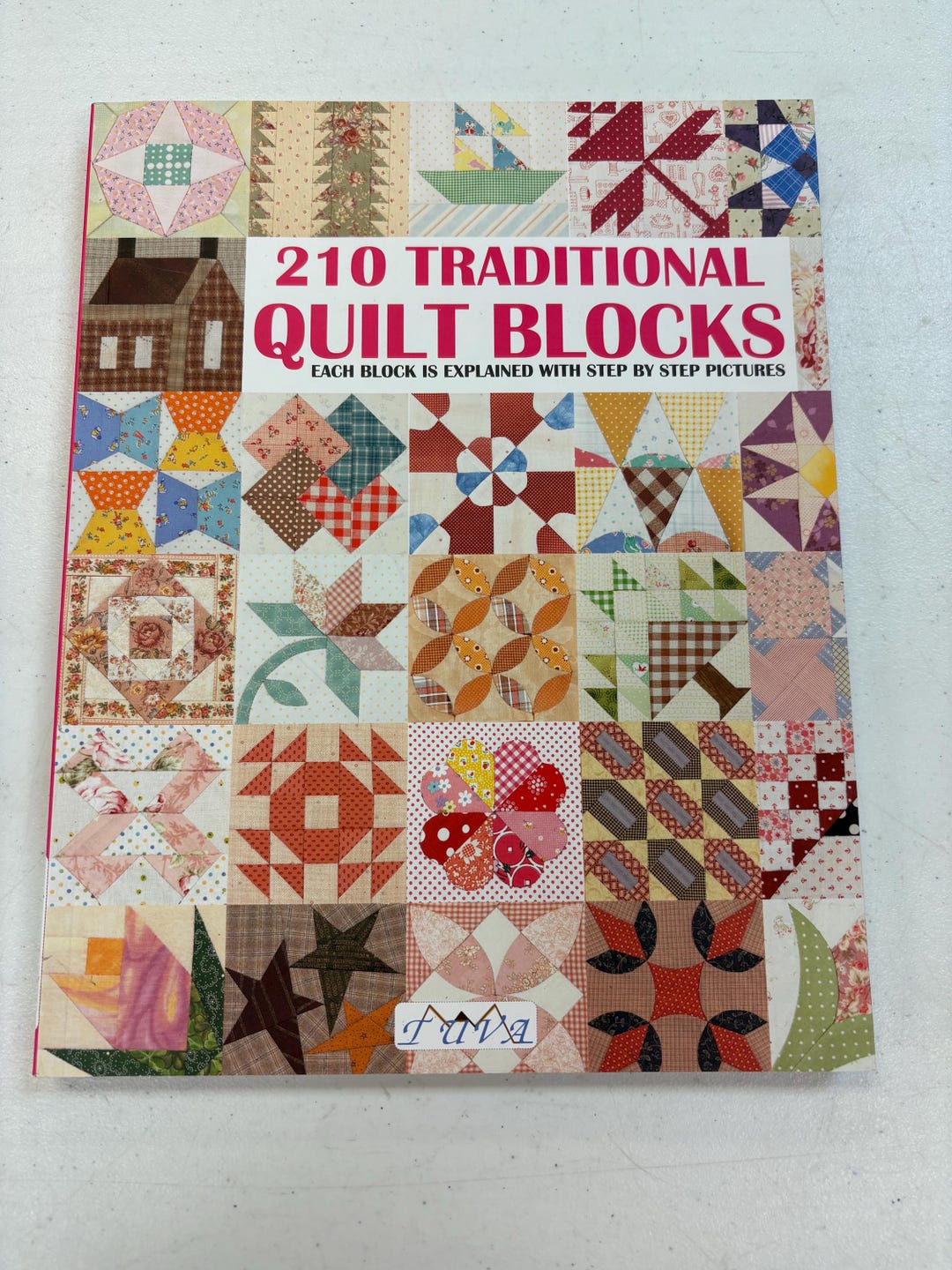 834232 210 Traditional Quilt Blocks Book - Etsy