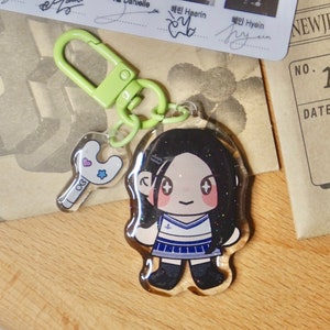 New Jeans Tokki KPOP Glitter Epoxy Acrylic Keychain Charm - Etsy