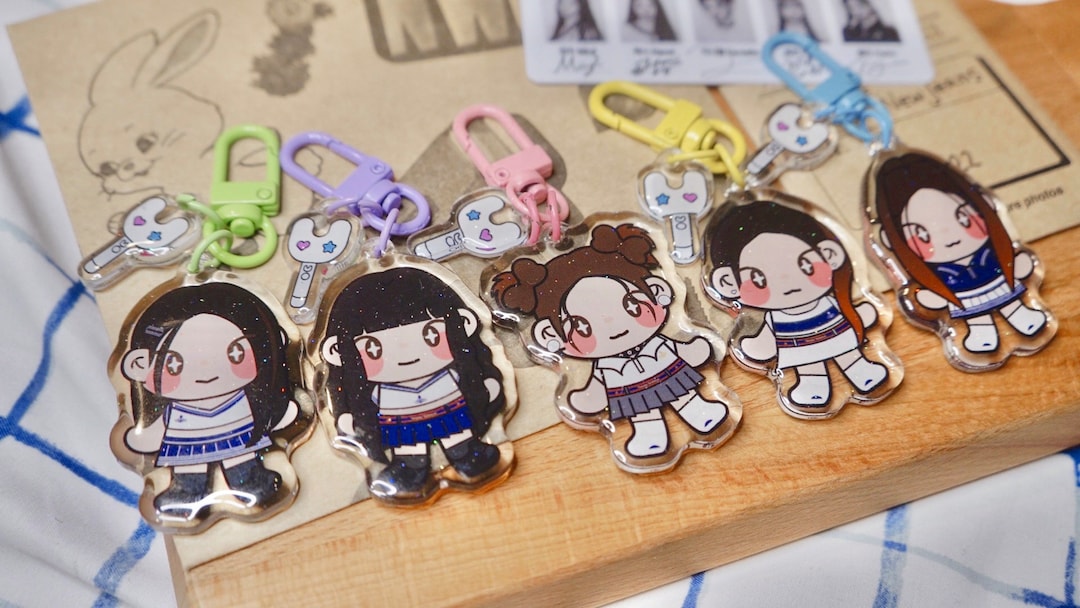 New Jeans Tokki KPOP Glitter Epoxy Acrylic Keychain Charm - Etsy