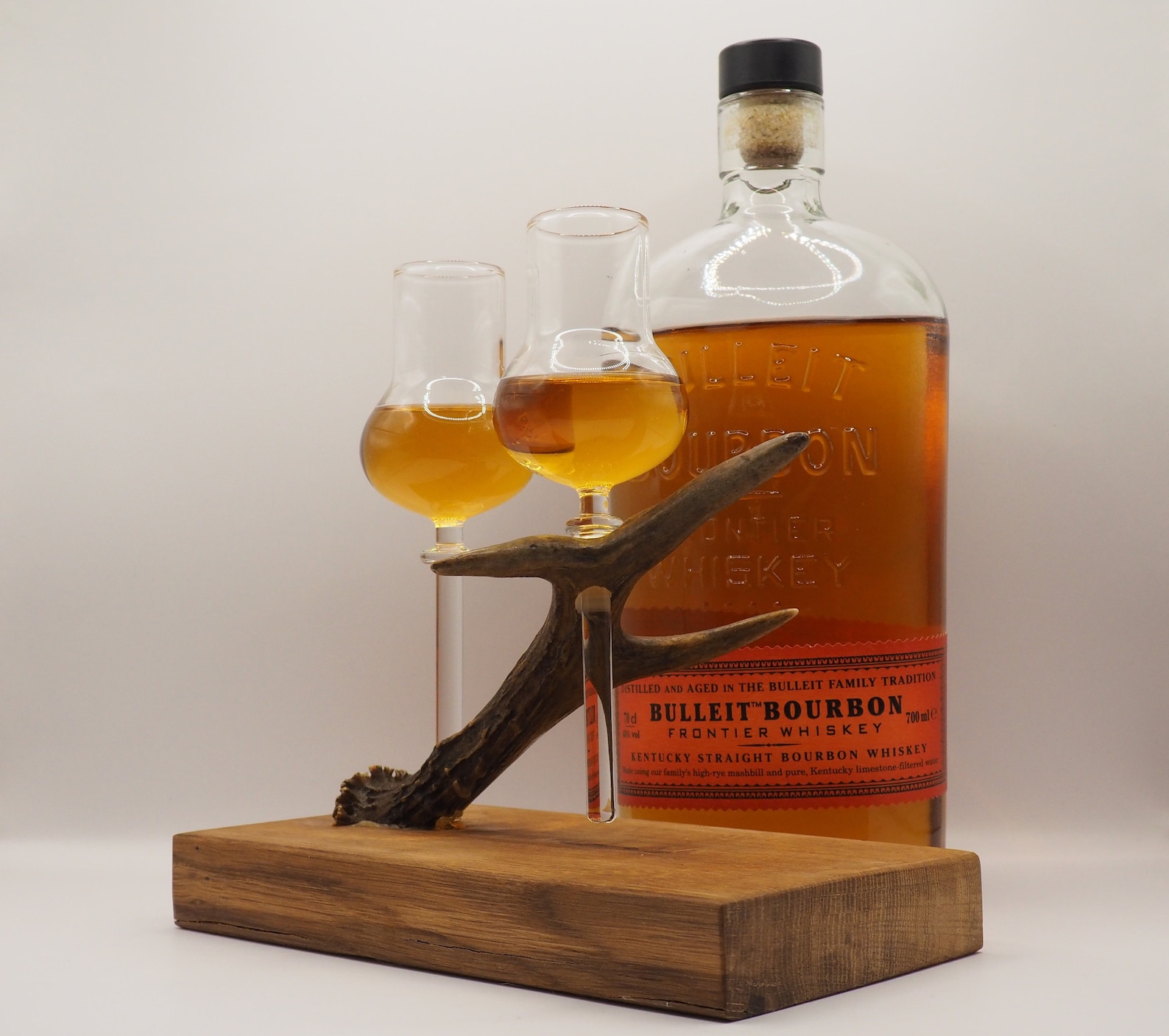 Whisky Gift Set • Whisky Serving Board With Glasses and Whisky Decanter ...