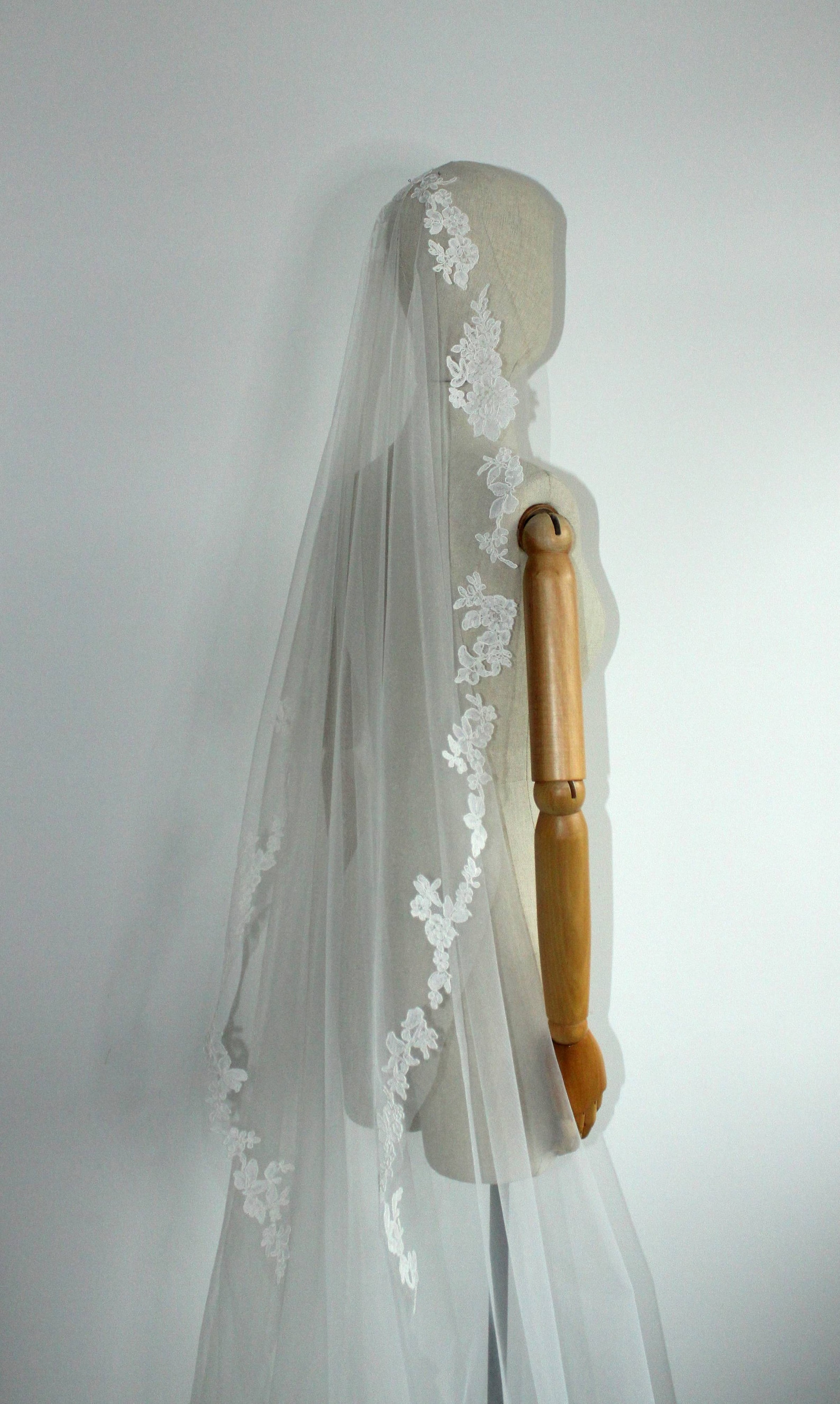 Royal Length Wedding Veil, Princess Wedding Veil Ivory Color With Thin ...