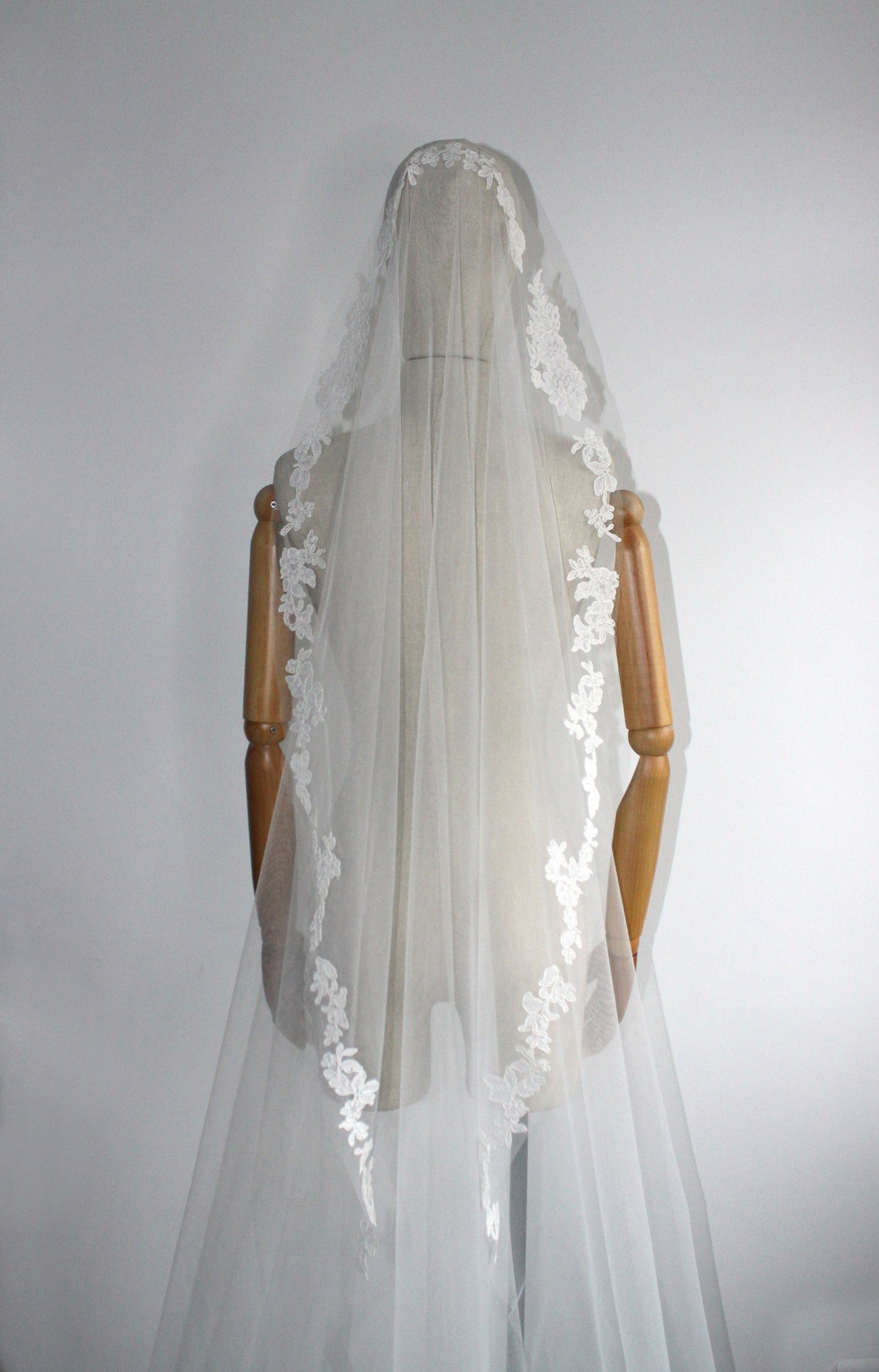 Royal Length Wedding Veil, Princess Wedding Veil Ivory Color With Thin ...