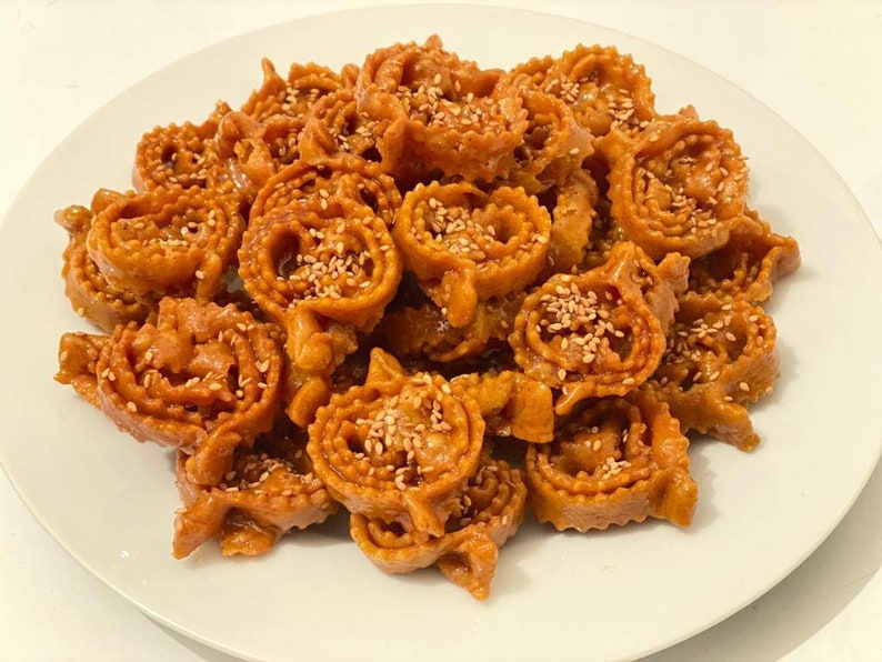 Homemade Moroccan Chebakia , Moroccan Sweets , Traditional Sweets ...