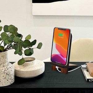 Vintage Style Coastal Wooden Phone Stand - Crab Design - Charging ...