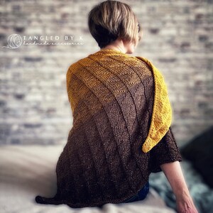 Triangles Shawl Knitting Pattern, Triangular Shawl Digital Pattern ...