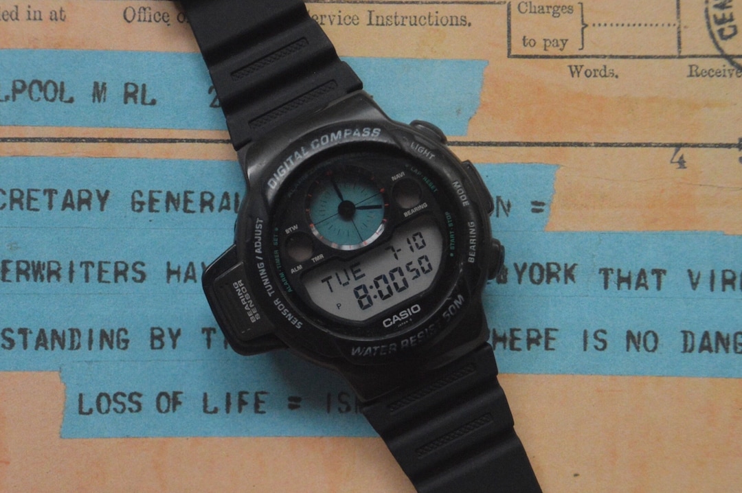 Casio CPW-110 Vintage Prayer Compass Watch. Retro Seiko Citizen ...
