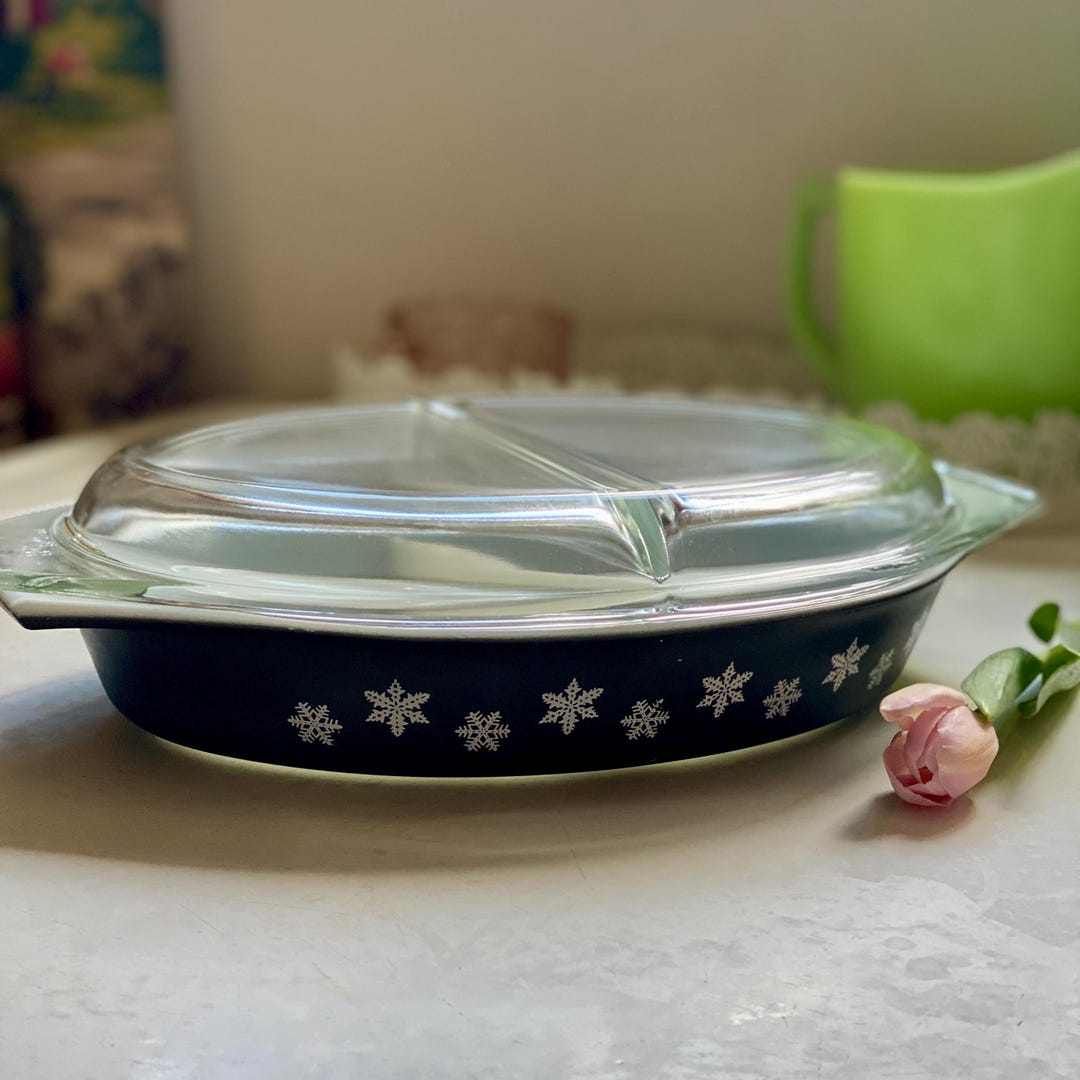 Pyrex Cinderella Divided // Casserole With Lid //white Snowflakes on ...