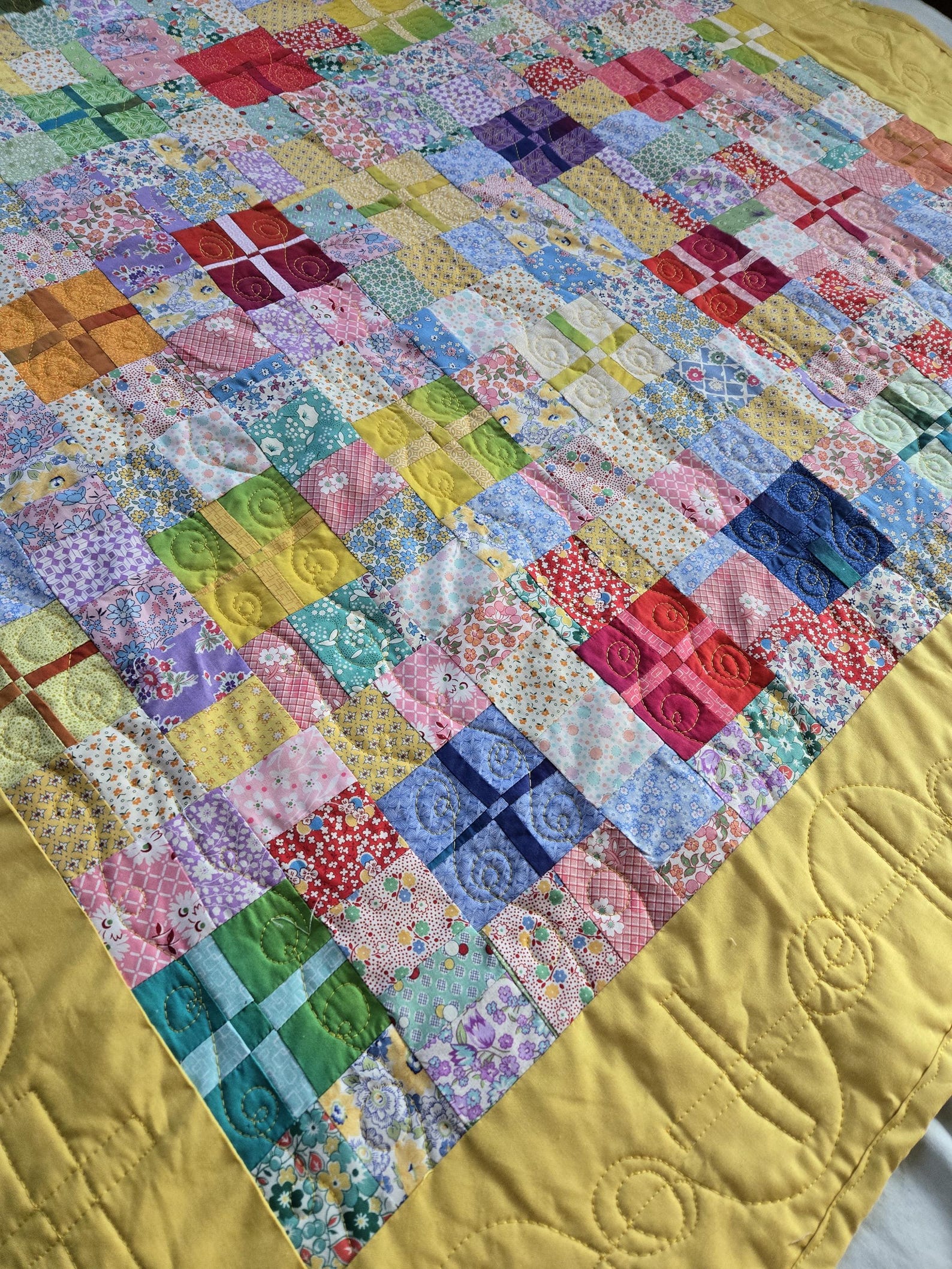 Aunt Grace's Sunshiny Nine Patch Quilt - Etsy