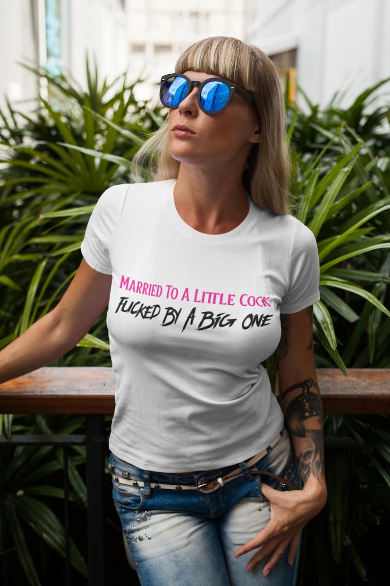 Casado Con Una Pequeña Polla Follada Por Una Camisa De Hotwife Etsy