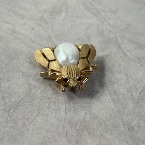 Vintage Crown Trifari Fantasia Gold Tone Fly Brooch With Faux Pearl ...