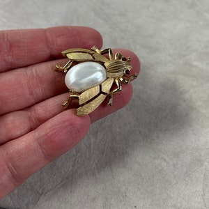 Vintage Crown Trifari Fantasia Gold Tone Fly Brooch With Faux Pearl ...
