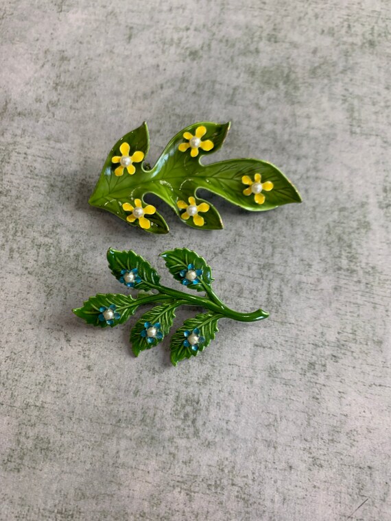 vintage enamel floral leaf - Gem