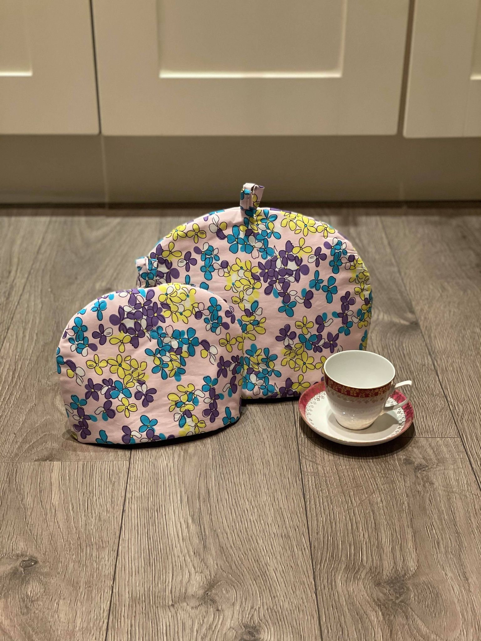 TEA COSY Teapot Cover for a Cottage Retro Kitchen Pink Multicolored ...