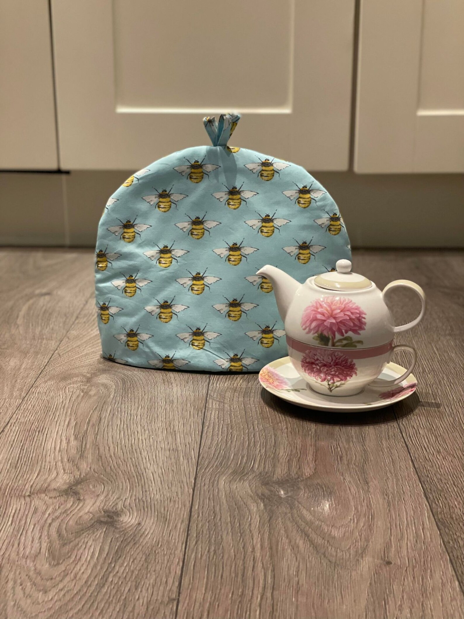 TEA COSY Teapot Cover for a Cottage Retro Kitchen Blue Yellow Honey Bee ...