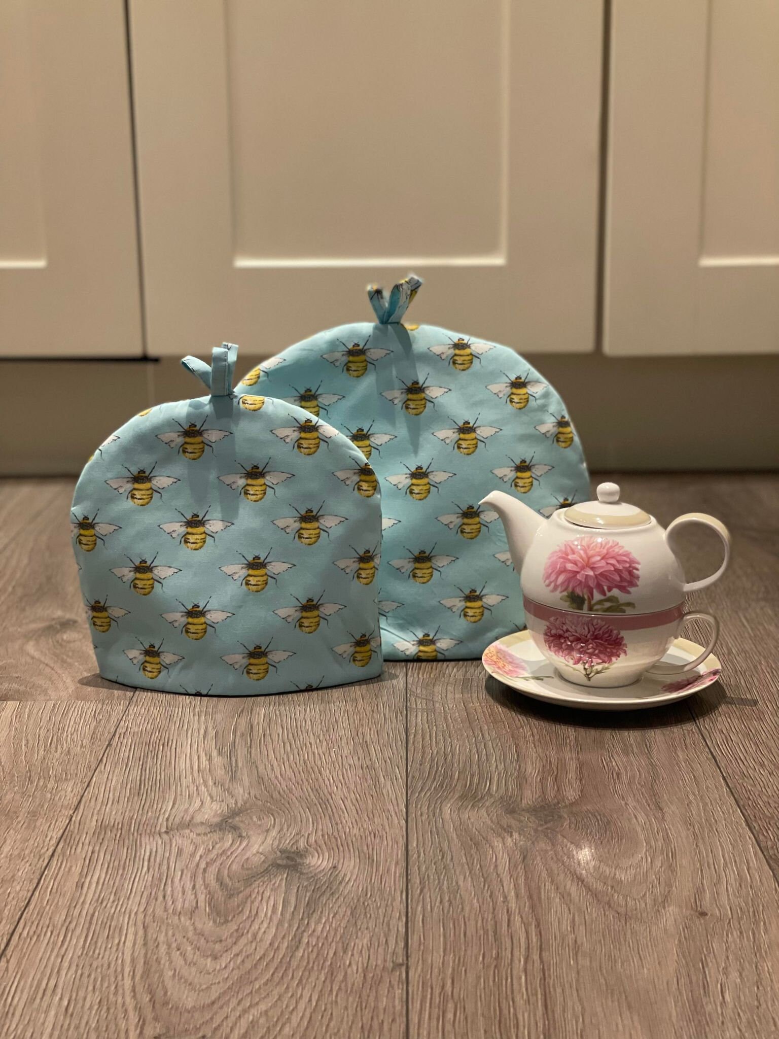 TEA COSY Teapot Cover for a Cottage Retro Kitchen Blue Yellow Honey Bee ...