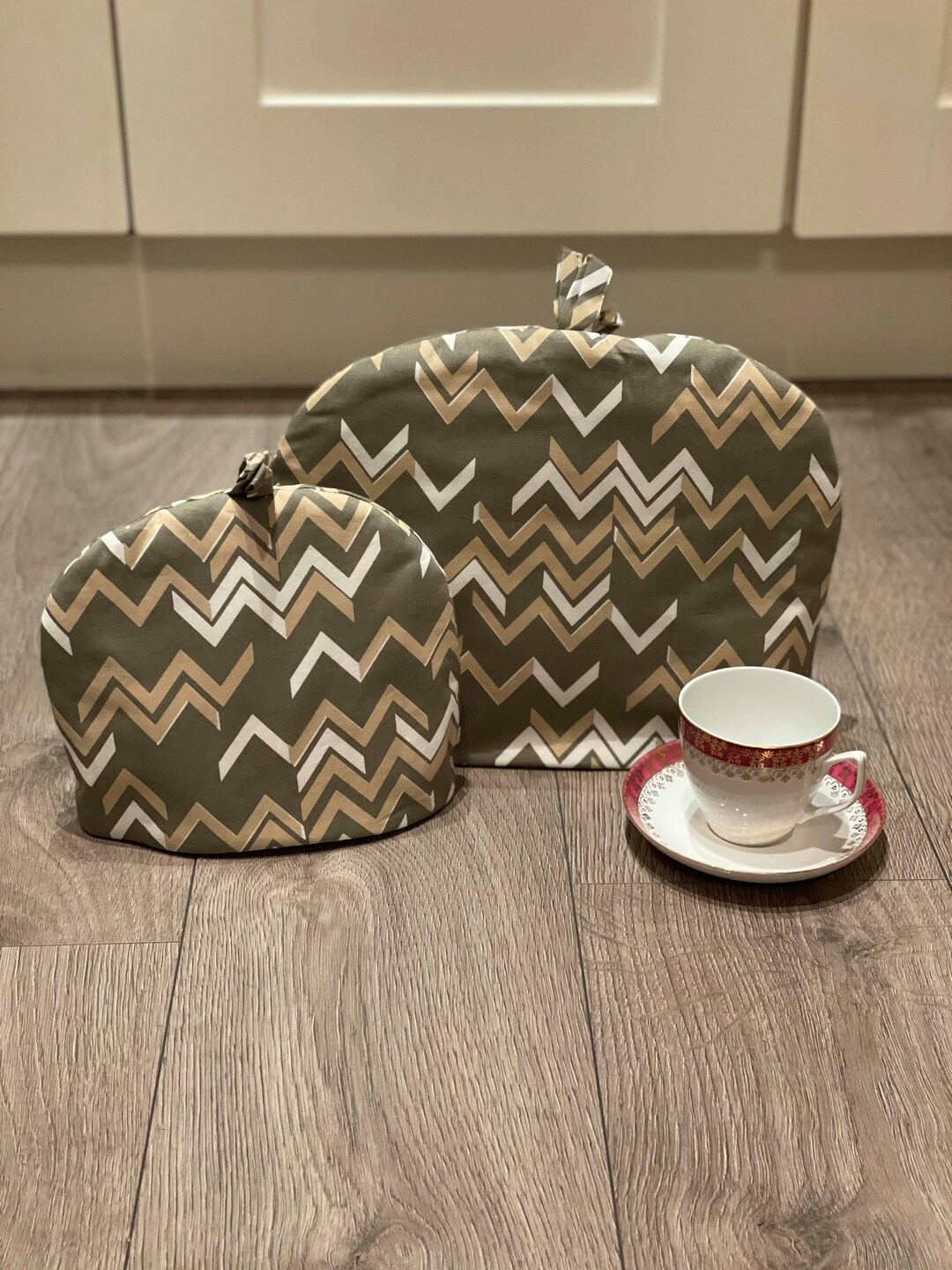 TEA COSY Teapot Cover for a Cottage Retro Kitchen Green Olive CHEVRONS ...
