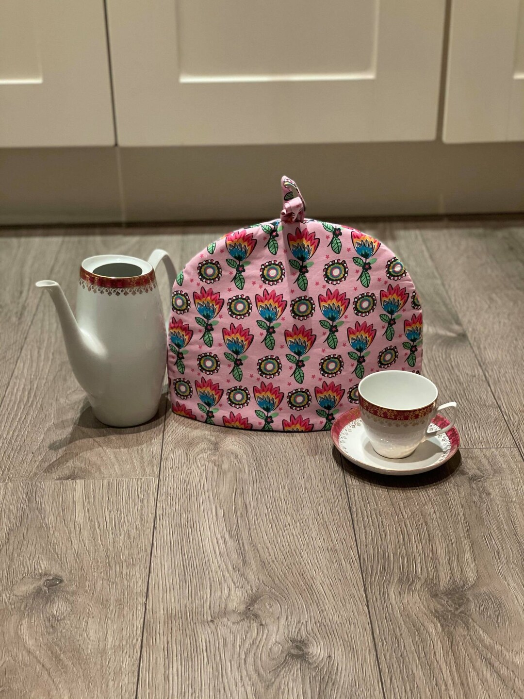 TEA COSY Teapot Cover for a Cottage Retro Kitchen Pink Multicolored ...