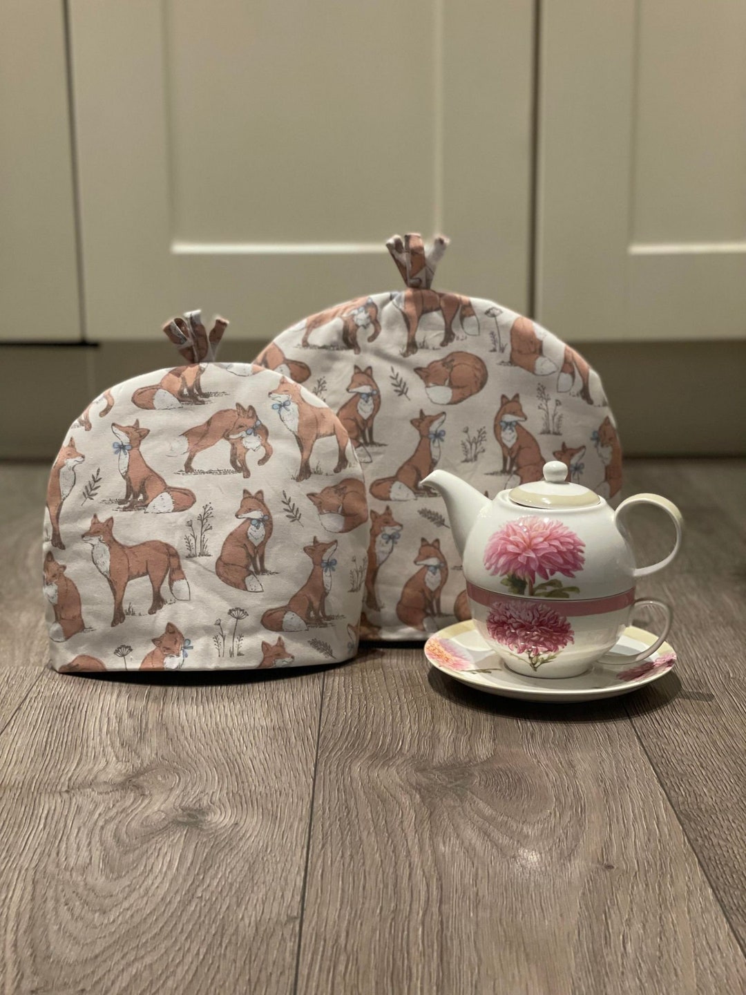 TEA COSY Teapot Cover for a Cottage Retro Kitchen Grey Foxes Orange ...