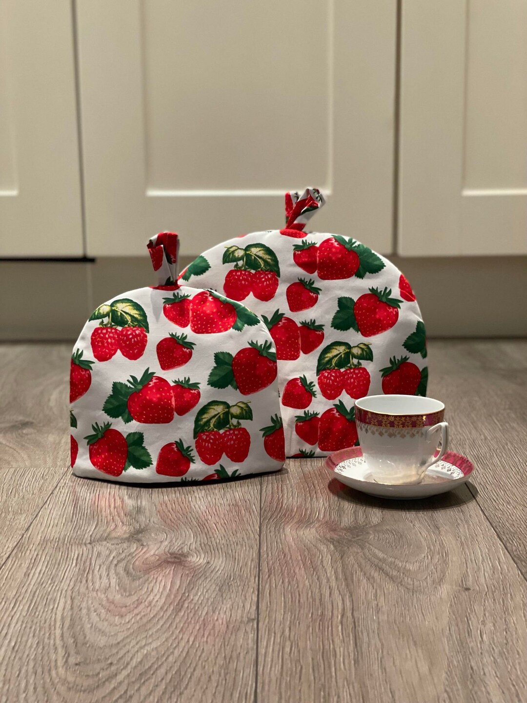TEA COSY Teapot Cover for a Cottage Retro Kitchen White Red Strawberry ...