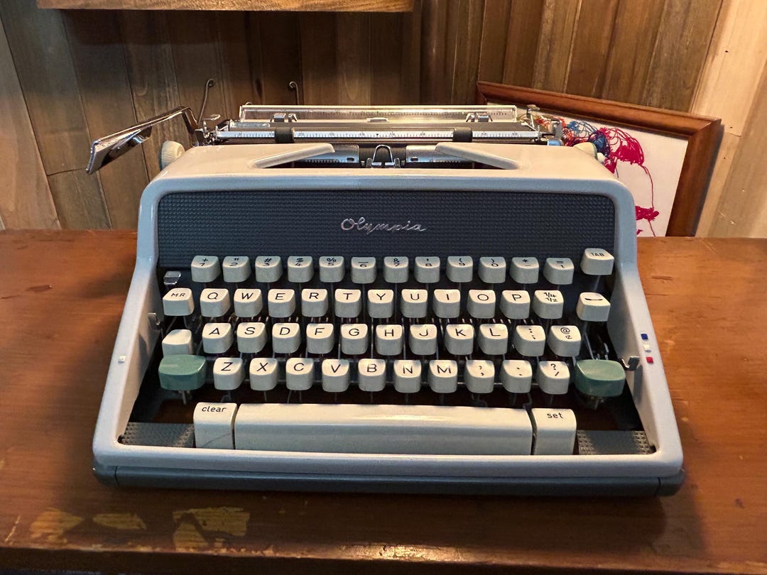 1963 Olympia SM7 Portable Typewriter (SCRIPT) - Etsy