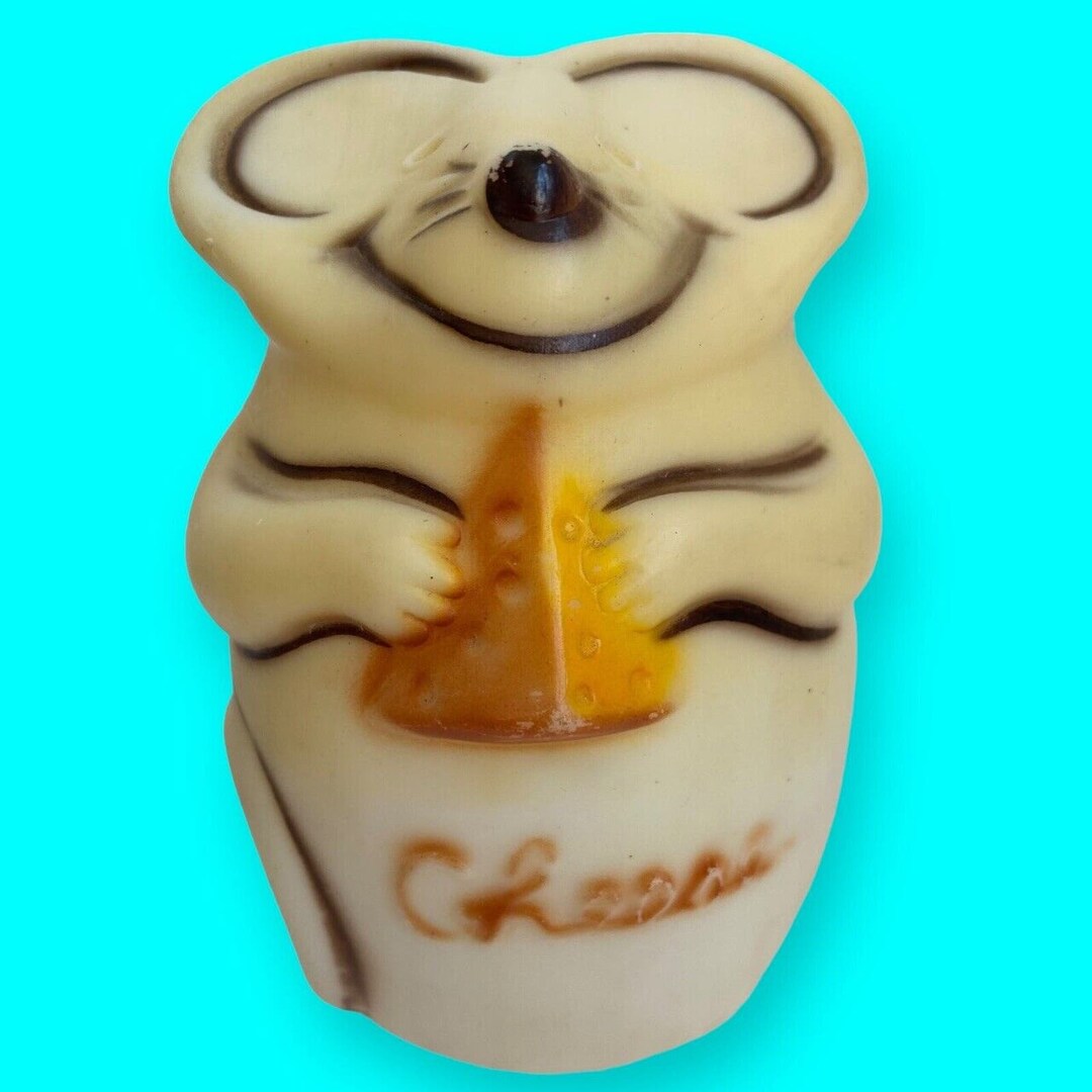 Mouse Cheese Shaker Holding Cheese Wedge Chadwick Brand Vintage 1976 ...