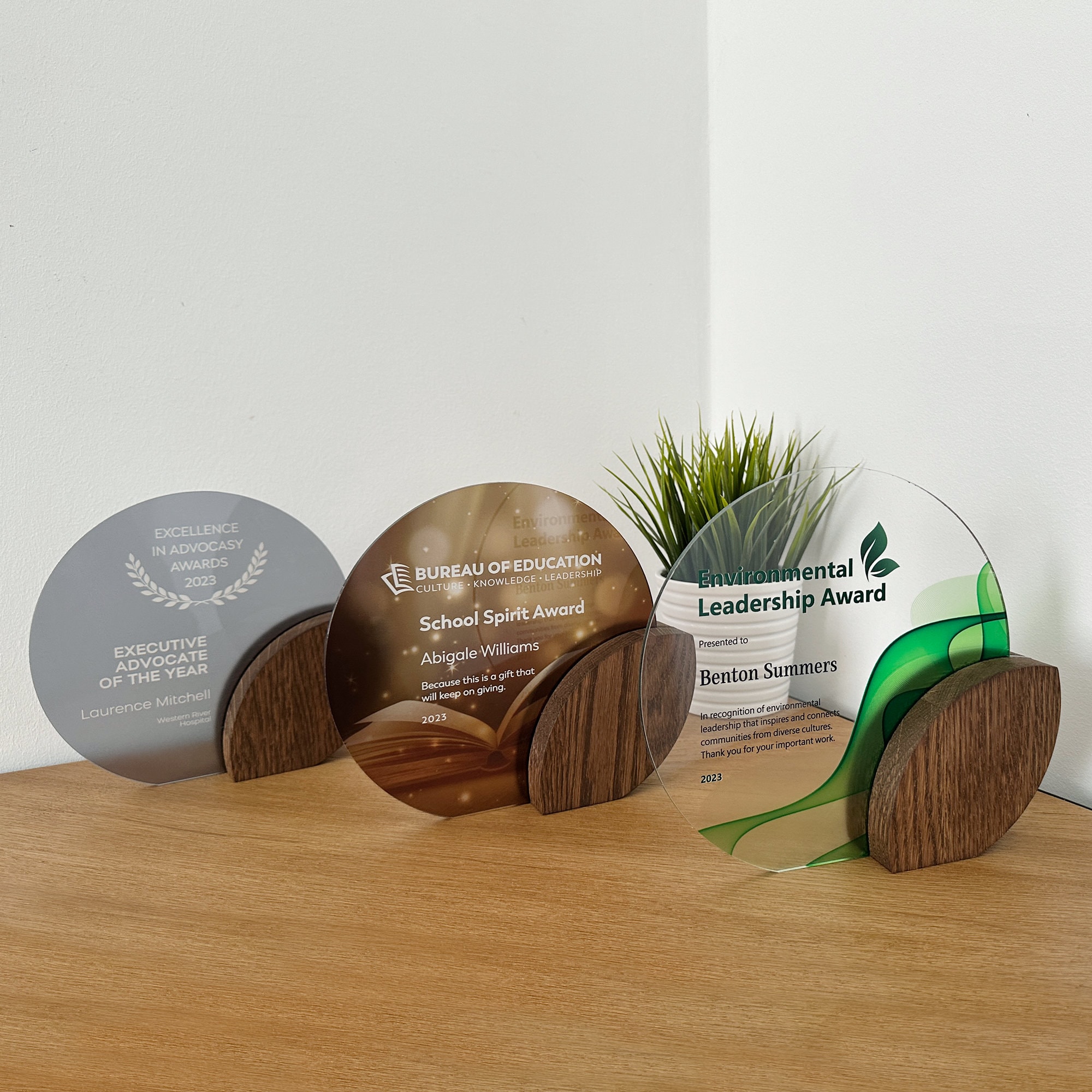 Round Shaped Acrylic Trophy, Appreciation Award Decorated With UV ...