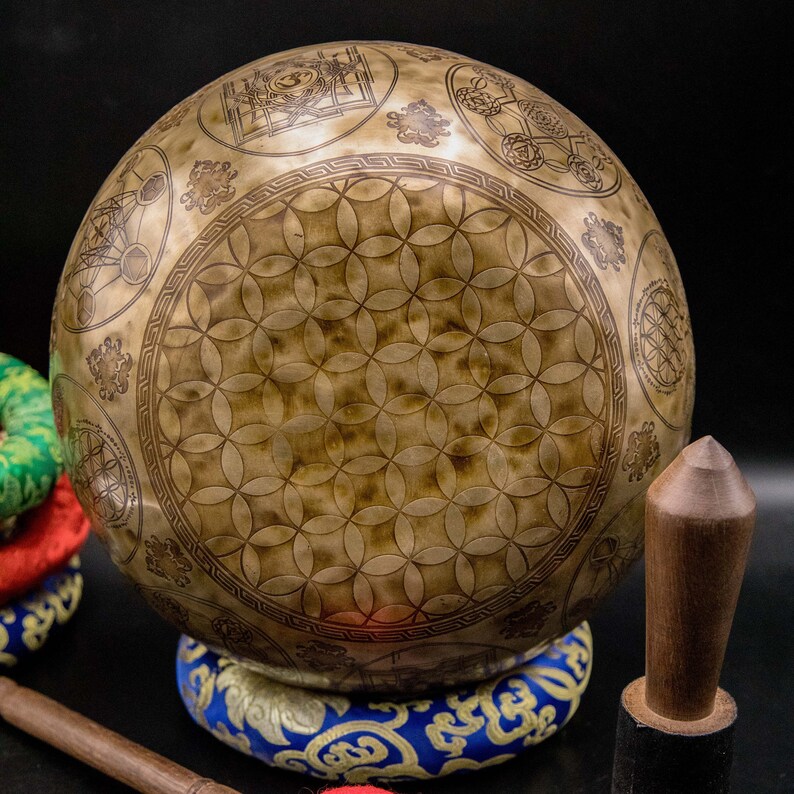 12 Inches Lord Buddha Feet Engraved Singing Bowl, Gorgeous Singing Bowl ...