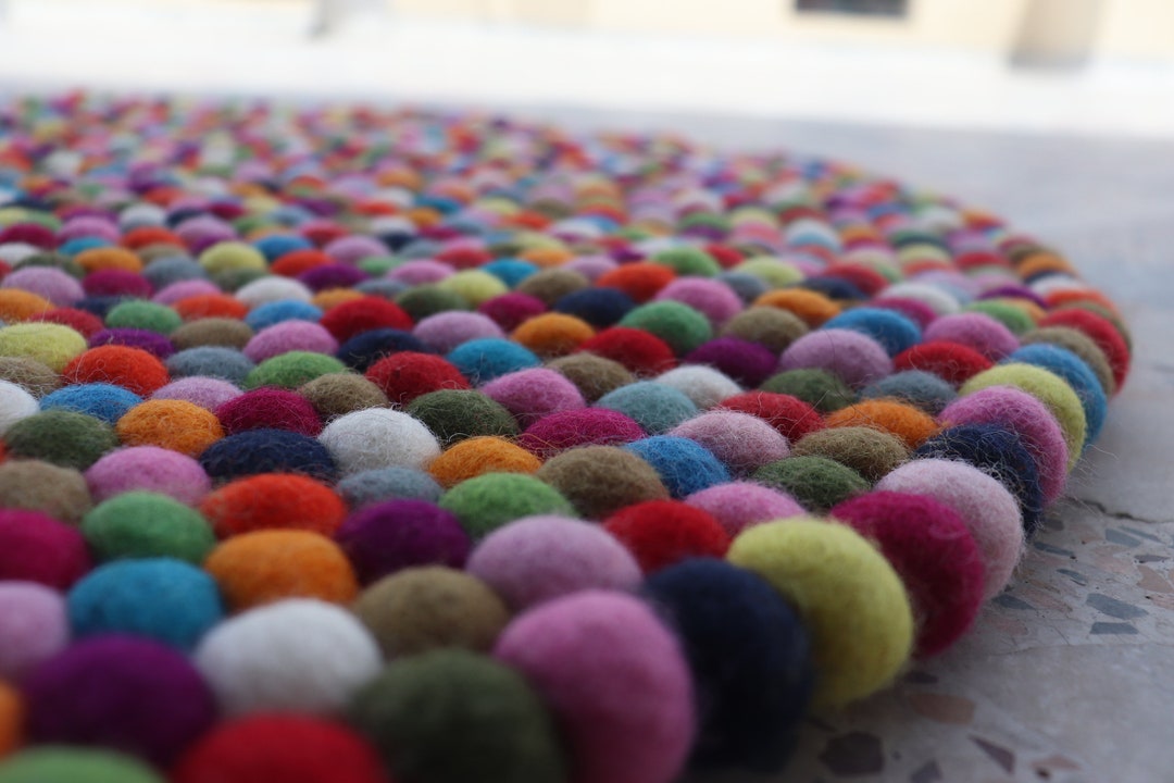 Multiple Design With Size 90 Cm to 300 Cm Multi-colored Round Felt Ball ...