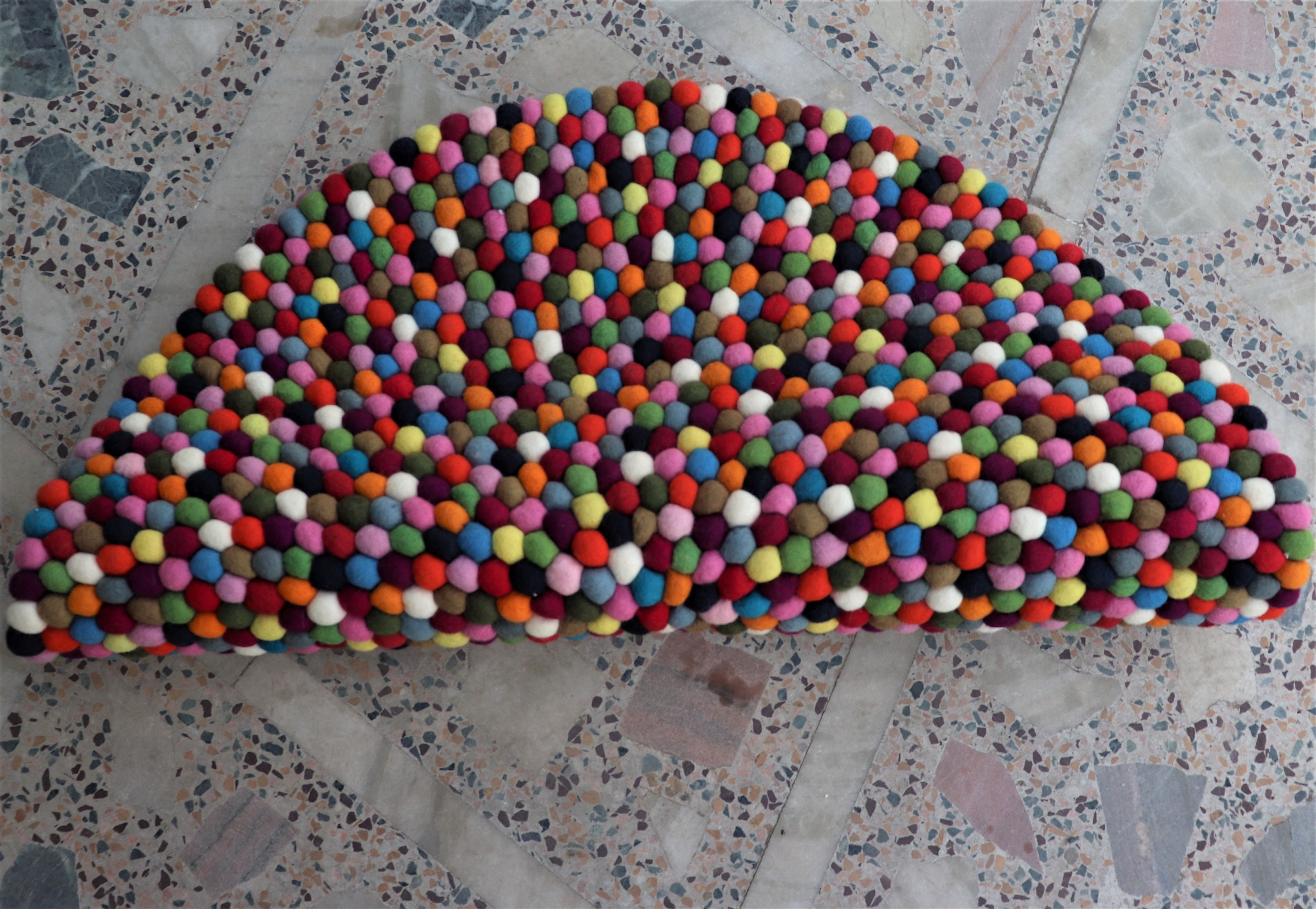 90-300 Cm Multi-colored Wool Felt Ball Rug, 100% Woolen and Handmade ...