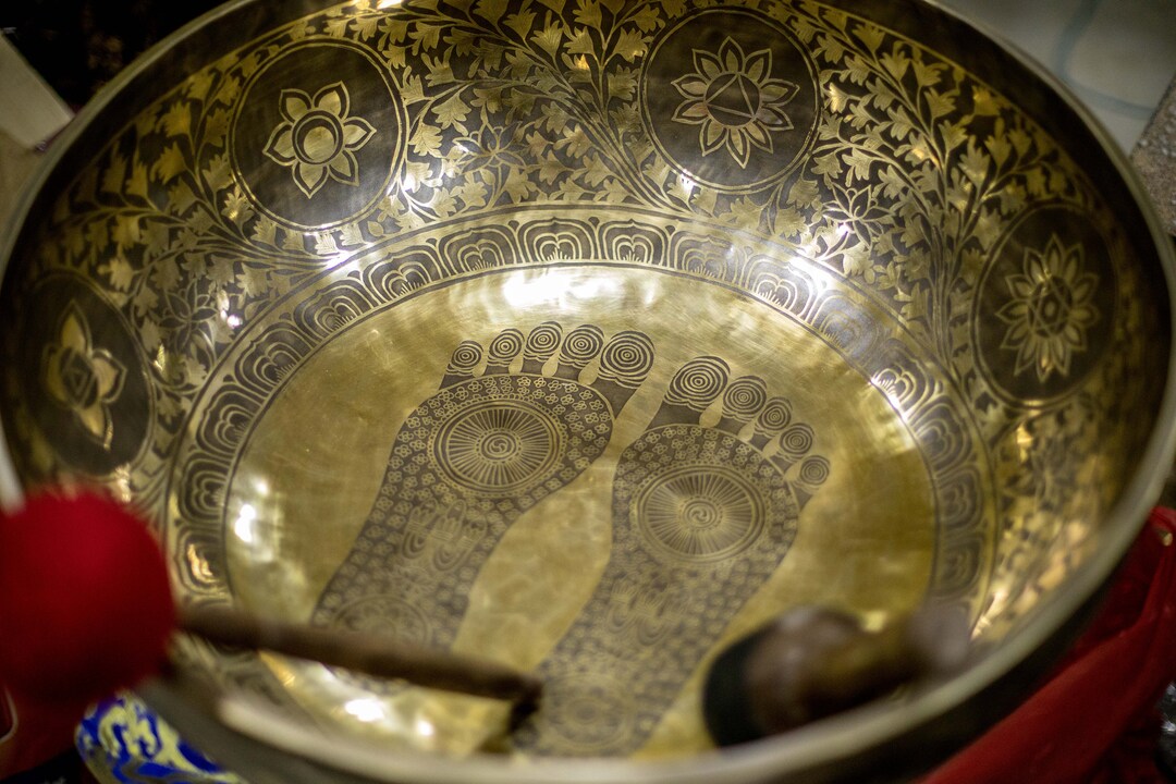 Extra Large Singing Bowl, 16-24 Inches Large Foot Engraved Singing Bowl ...