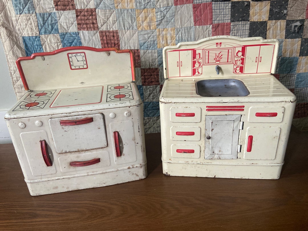 Great Pair of Vintage Wolverine Metal Toy Sink and Stove Great Graphics ...
