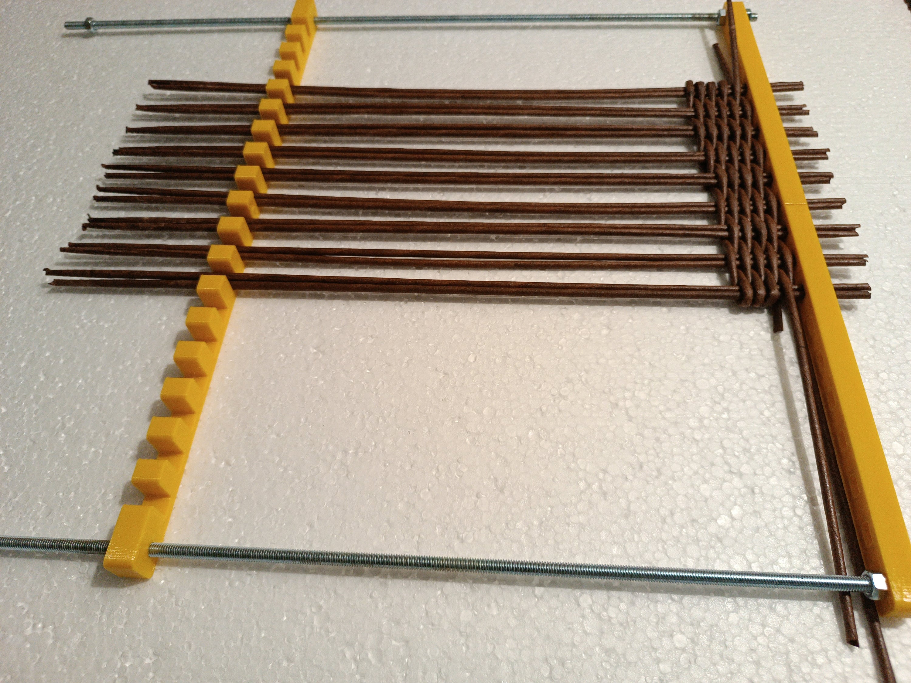 Machine for Weaving Rattan, Paper, Jute. Machine for Weaving Baskets ...