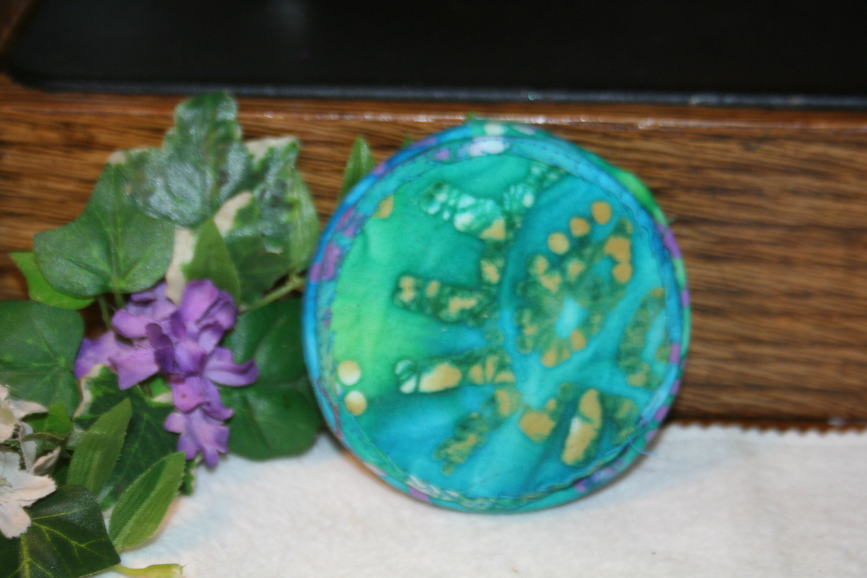 Pretty Batik Twist-a-way Travel Thread Bin/ Thread Catcher ...