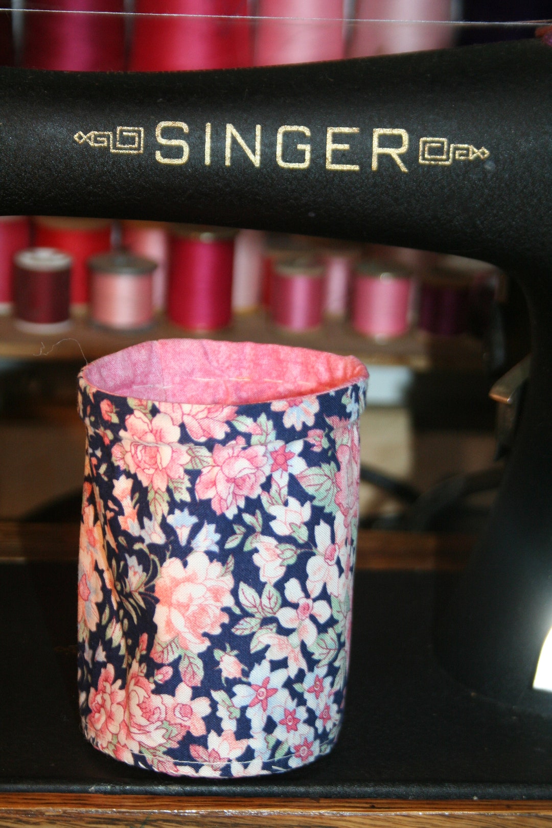 Reversable Twist-a-way Travel Thread Bin/ Thread Catcher / Collapsible ...