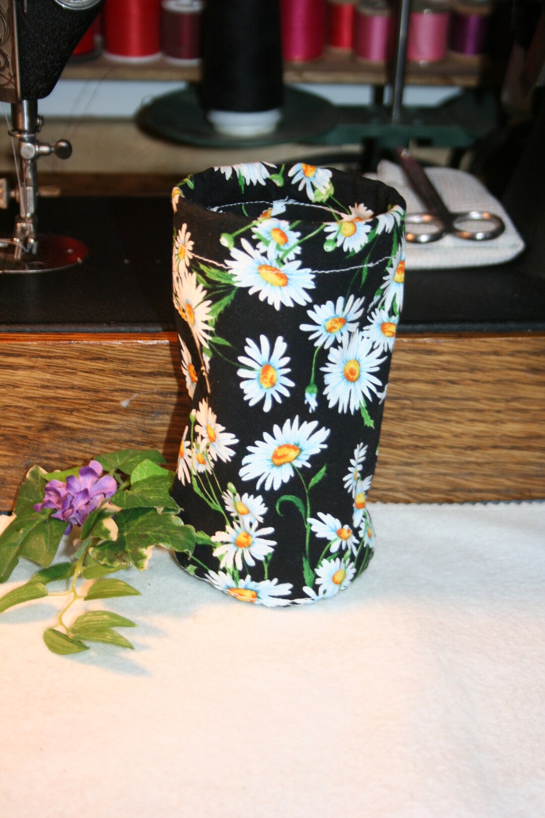 Daisys ... Twist-a-way Travel Thread Bin/ Thread Catcher / Collapsible ...