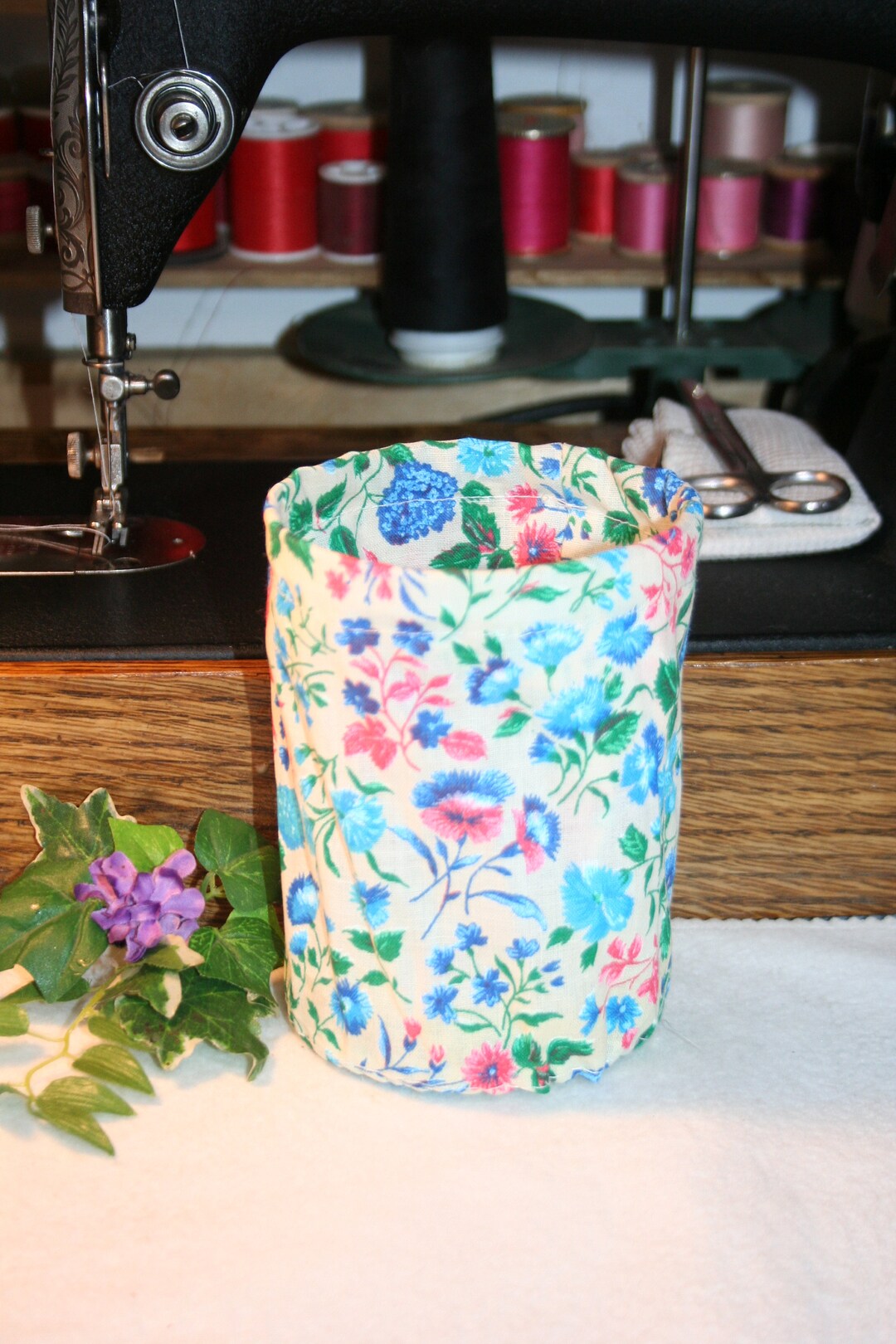 Flowers .. Twist-a-way Travel Thread Bin/ Thread Catcher / Collapsible ...