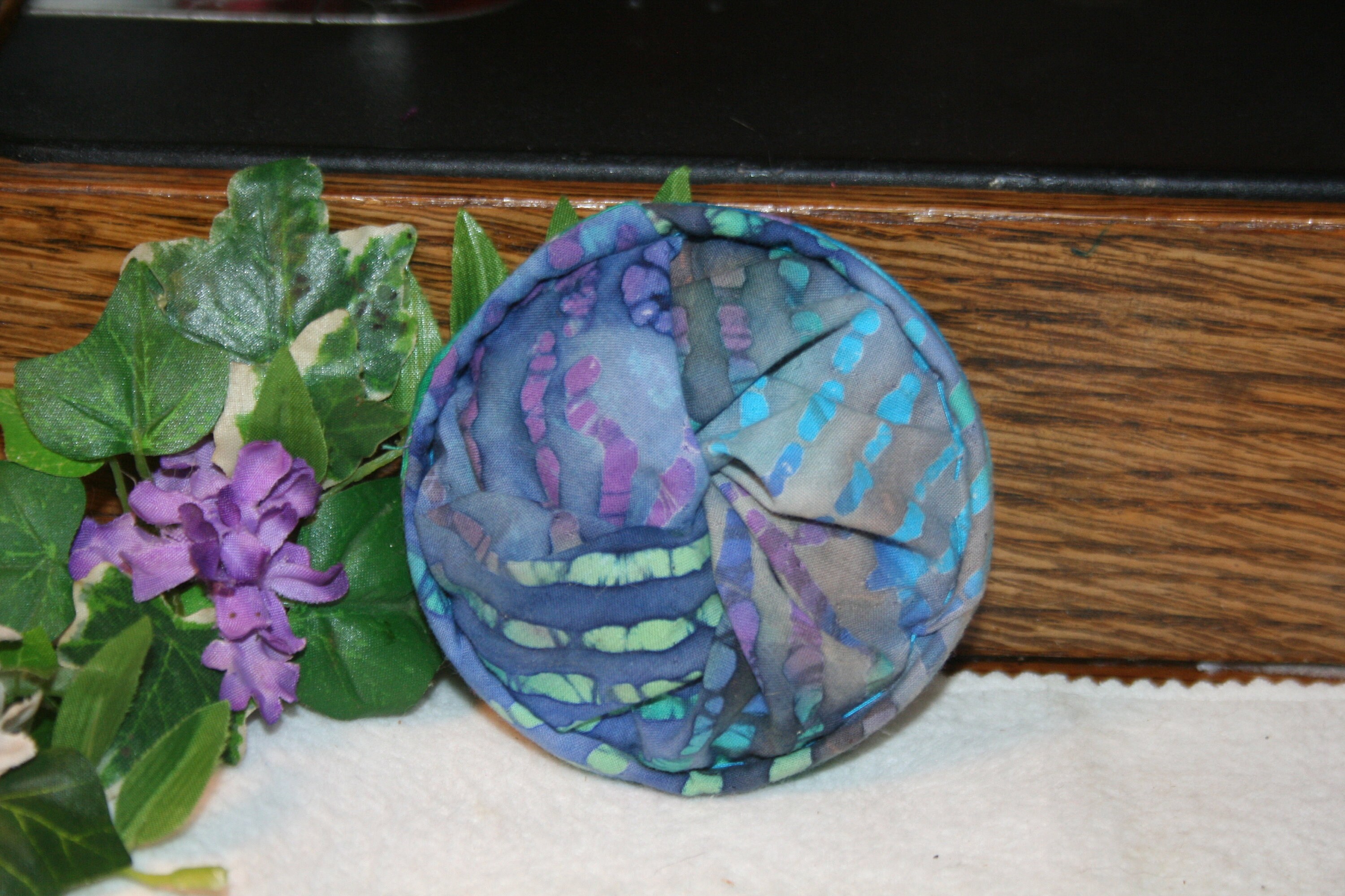 Pretty Batik Twist-a-way Travel Thread Bin/ Thread Catcher ...